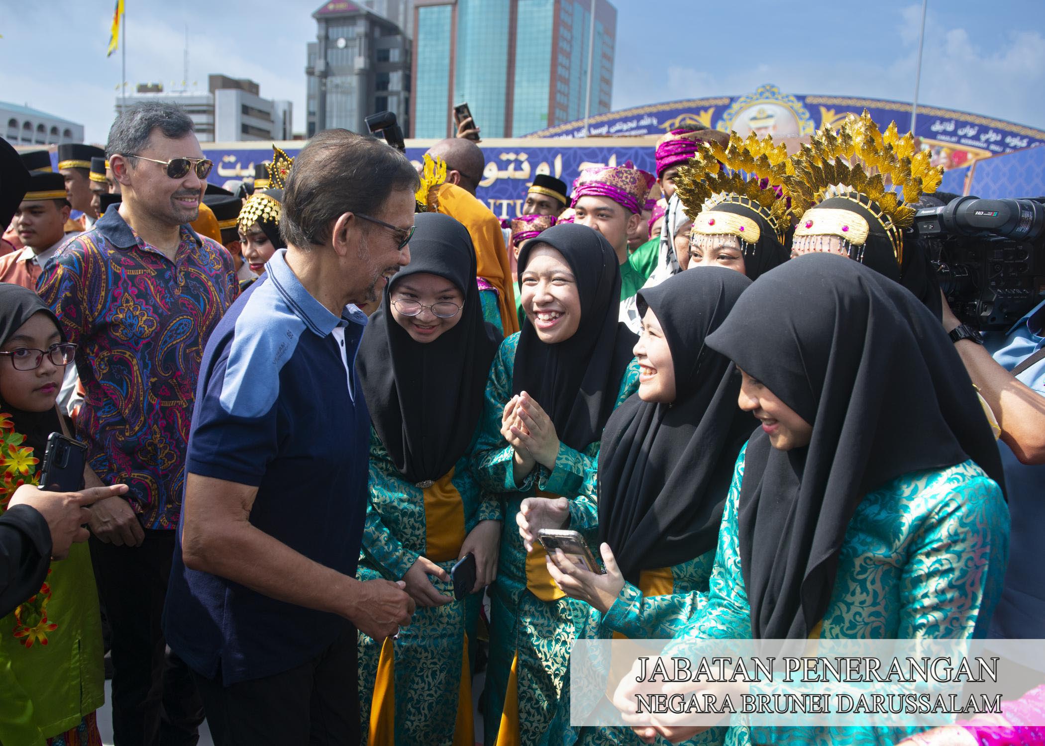 PMO News - Get-Together Ceremony with Citizens and Residents...